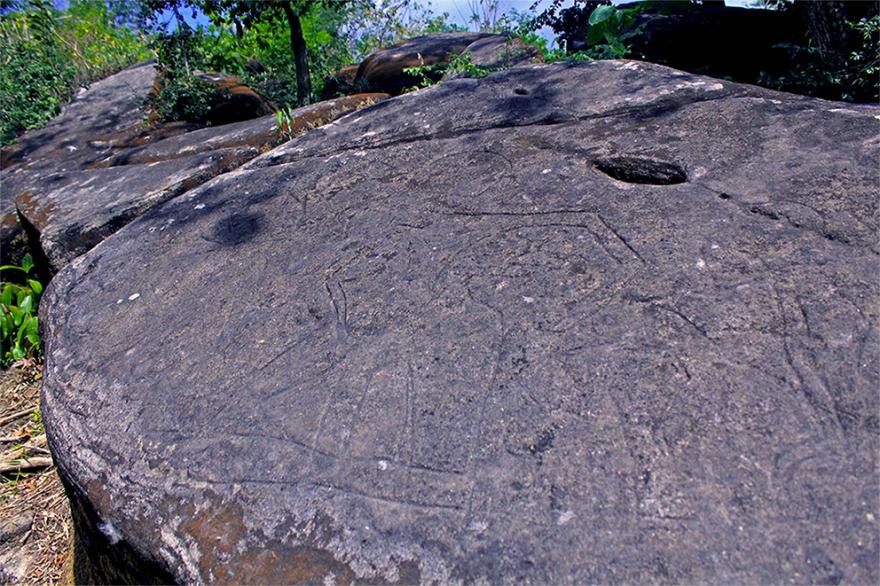 Watu wayang dan mbelik - Website Kalurahan SRIMULYO